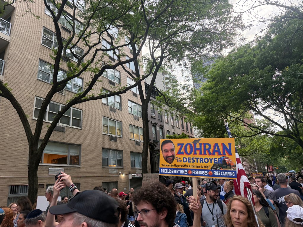 Pro-Israel supporters bash Mamdani in heated protest outside Gracie Mansion