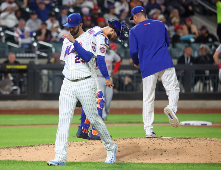 Mets flop in just about every way against Reds as losing skid hits five