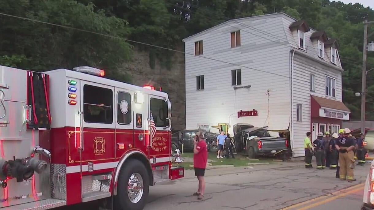 Driver hurt after crashing into Etna pizza shop