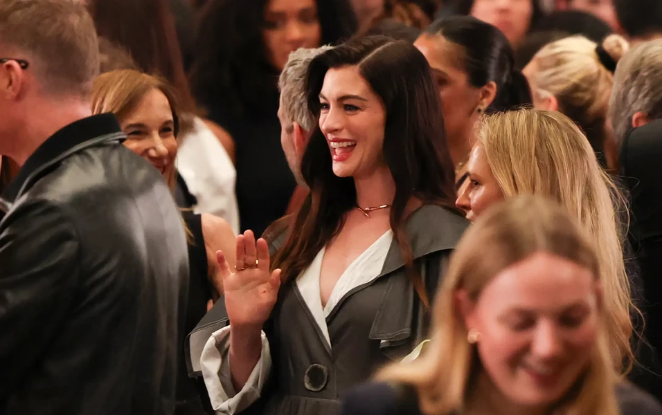 Anne Hathaway addresses facelift rumors with hair trick reveal