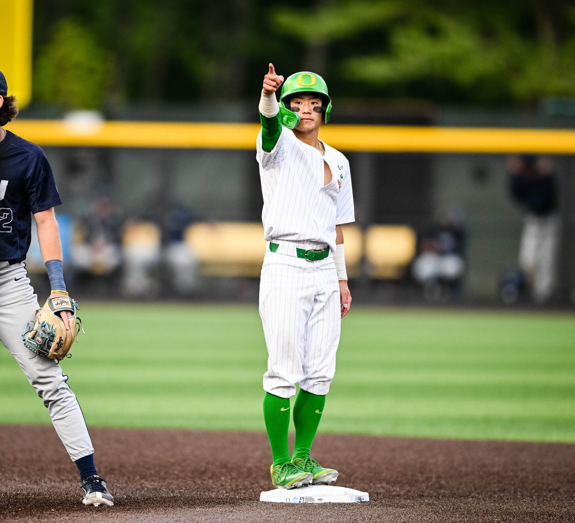 Former Oregon star Rikuu Nishida makes MLB debut, singles in first two ...