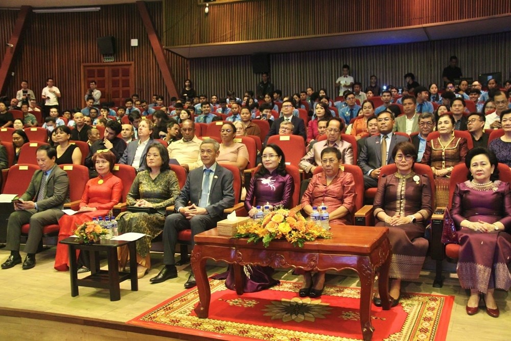 Rạng rỡ bản sắc văn hóa Việt, thắm tình hữu nghị Việt Nam-Campuchia
