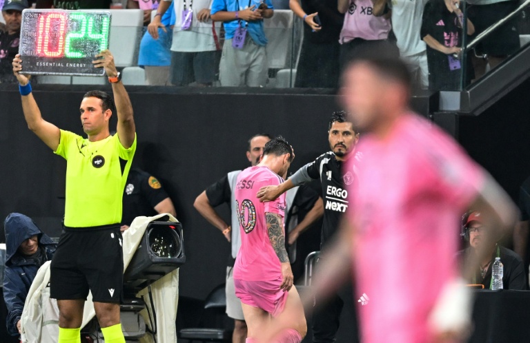 Argentina coach Scaloni encouraged by news on Messi injury