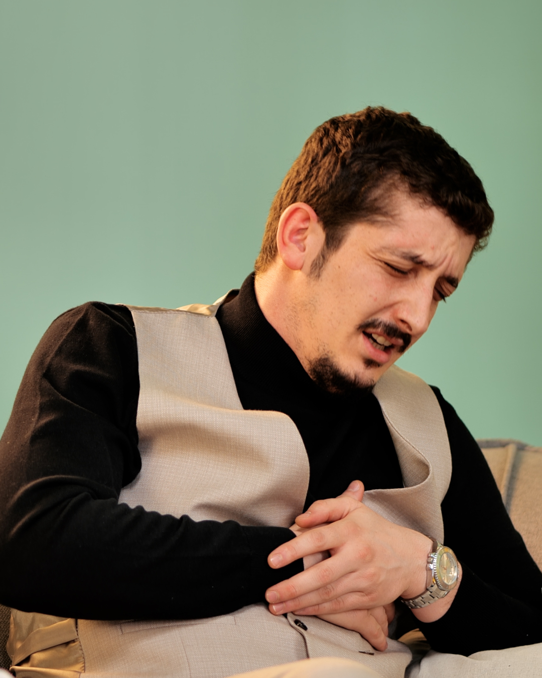 Man finds out his girlfriend is a gold digger