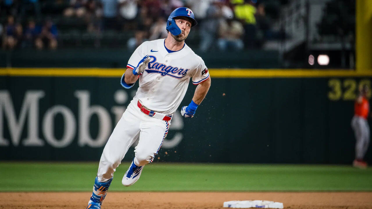 Joc Pederson leads Rangers to eight-run first inning against Astros