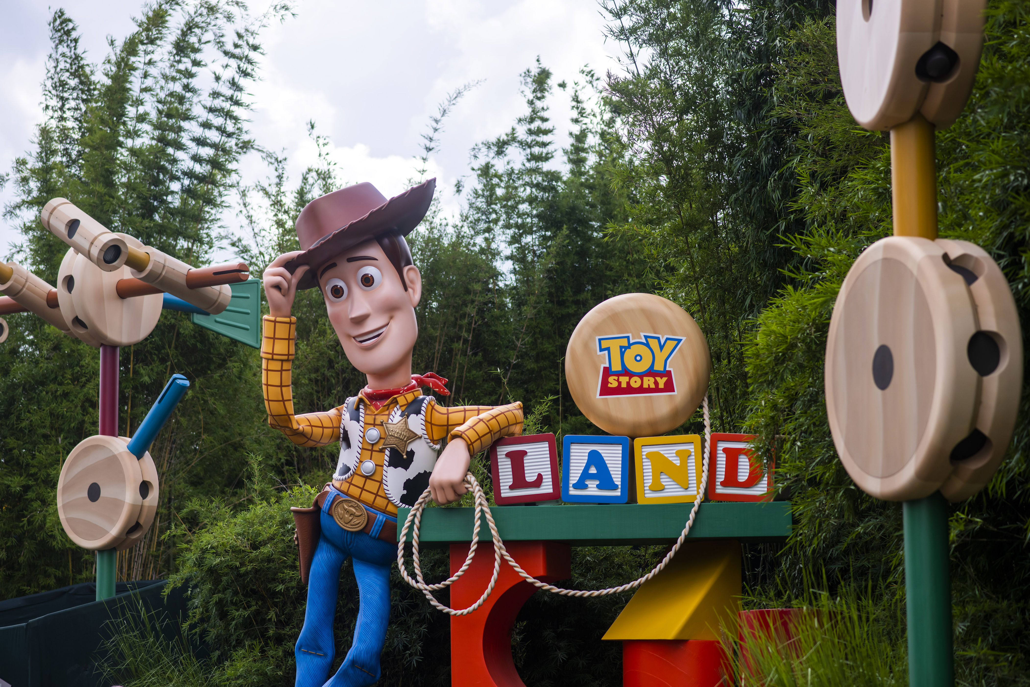 Pixar ficha a Bad Bunny para un personaje peculiar en 'Toy Story 5'
