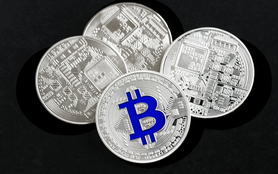 Cathie Wood projects $1.25M bitcoin despite heavy fund outflows