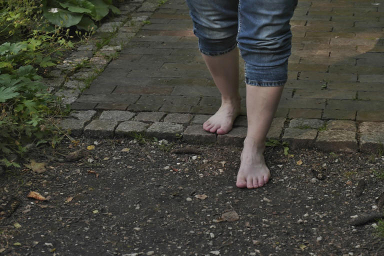 Grounding (earthing): Does walking barefoot actually reduce inflammation?