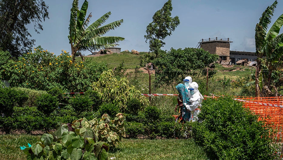CDC calls for volunteers as Ebola screening expands in US