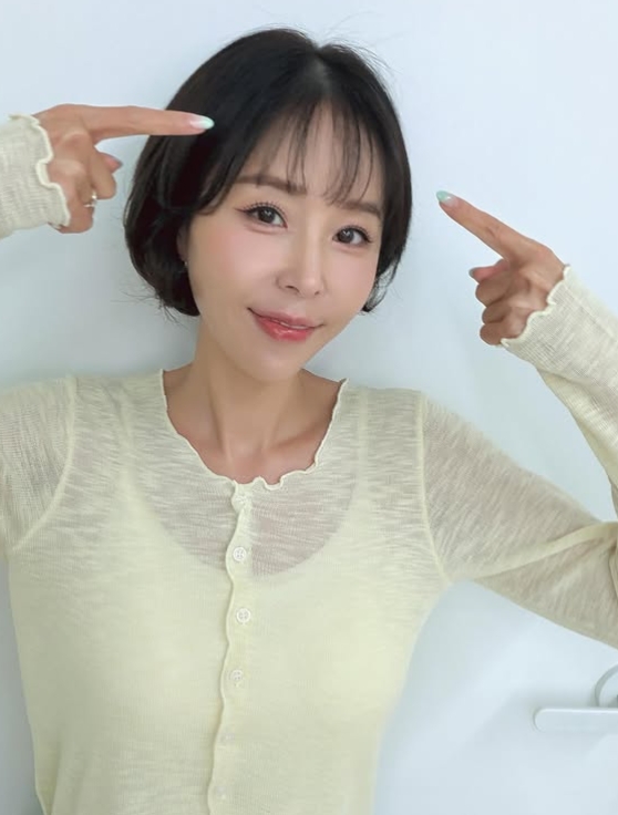 '문원♥' 신지, 앞머리 내리고 더 어려졌다…신혼 행복 가득