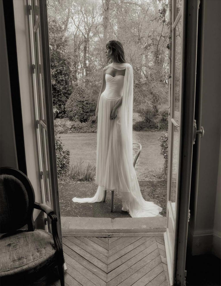 40 effortlessly elegant neck scarf wedding dresses to inspire