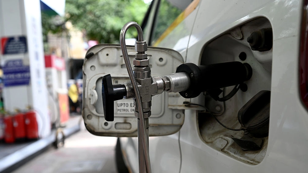 Fuel cost gap widens as CNG hikes test buyer choices