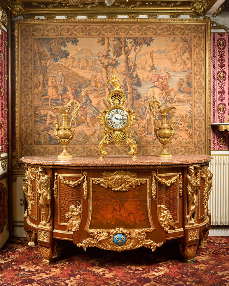 Entre pendule à 70 euros et commode Louis XVI à 30 000, l’incroyable ...