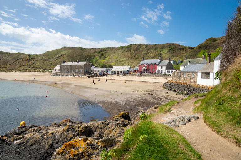 Sea turns brown at well-loved UK beach as hundreds witness 'frothy scum'