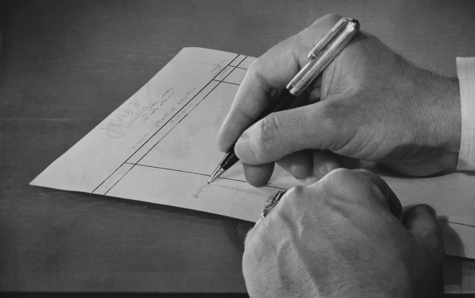 Handwriting slowdown may flag dementia risk, study finds