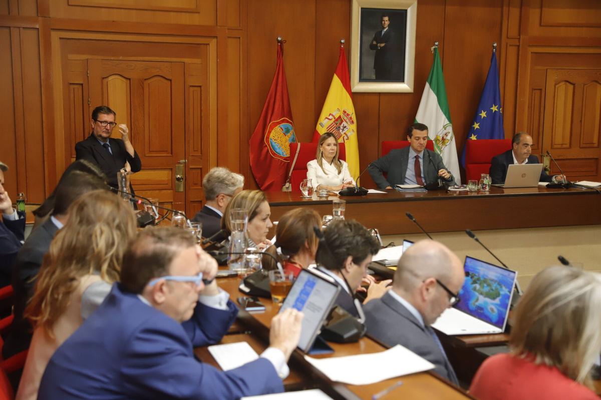 Bellido prepara un plan económico para corregir el incumplimiento ...