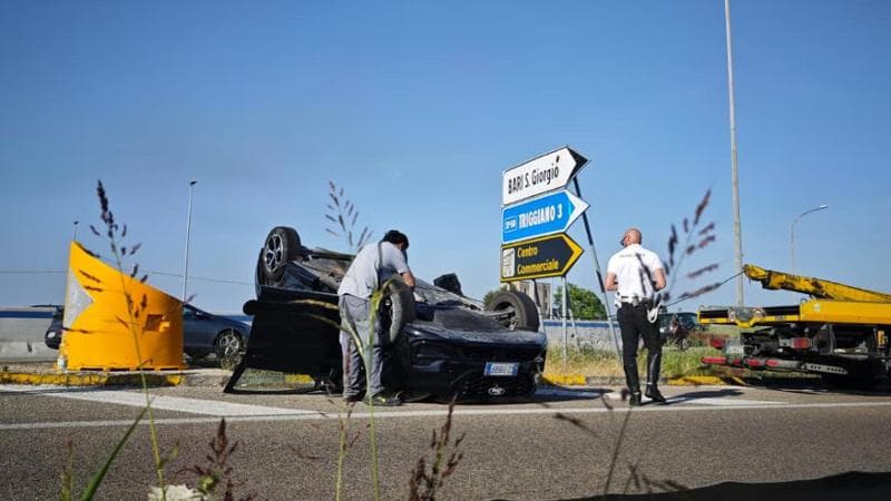 Bari, auto si ribalta allo svincolo San Giorgio-Triggiano: traffico in ...
