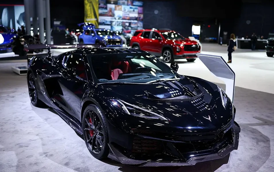 World’s first 8.1L big block C8 Corvette begins road tests