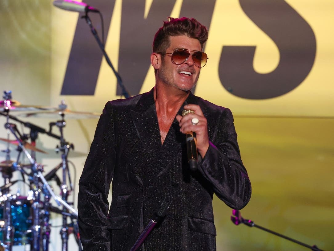 Robin Thicke headlines at RivCo hot air balloon festival