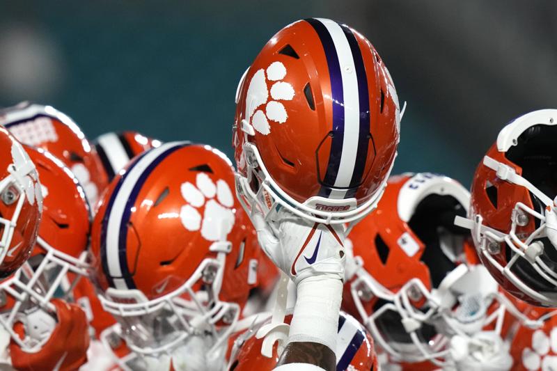 Defensive end Malpress chooses Clemson over USC, Florida State