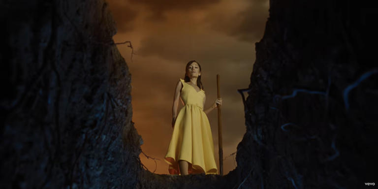 Ariana Grande's music video dress squeezes more juice out of the lemon ...