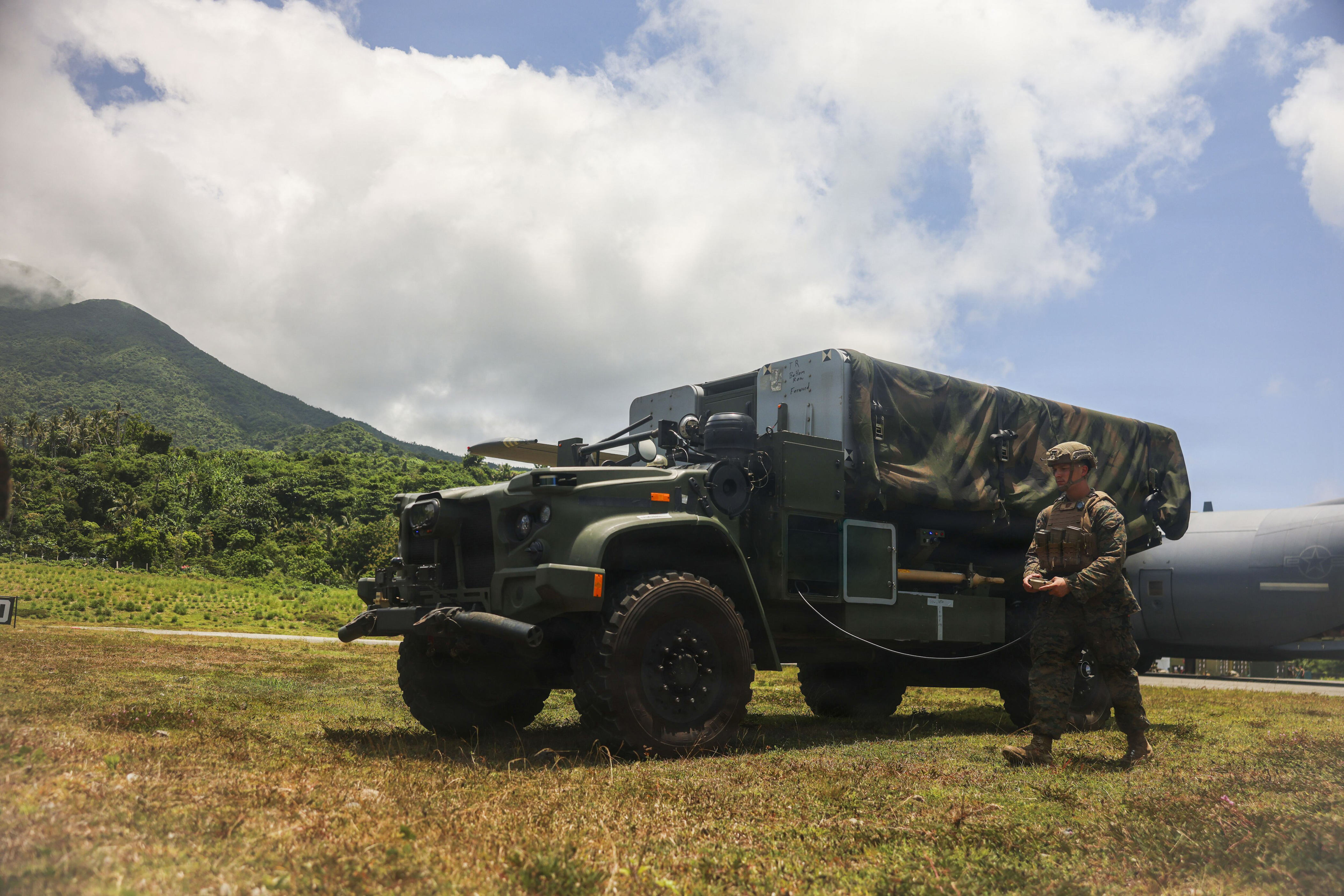 Oshkosh Defense announces new $92 million delivery order from Marine ...