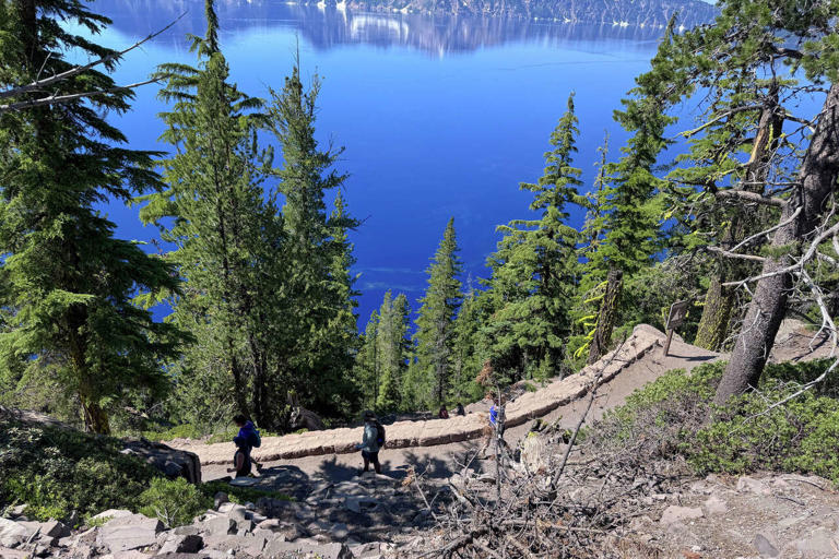 Crater Lake National Park isn't closed. So why are gateway hotels empty?