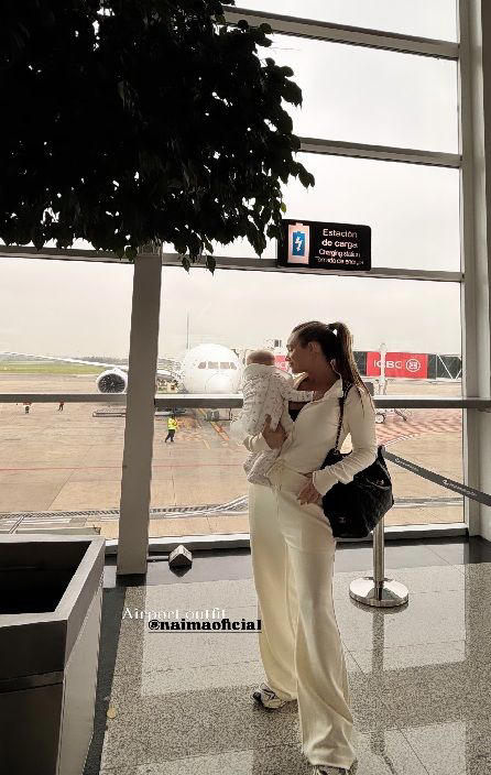Cami Homs mostró su "airport outfit" ideal para viajar: elegante y urbano