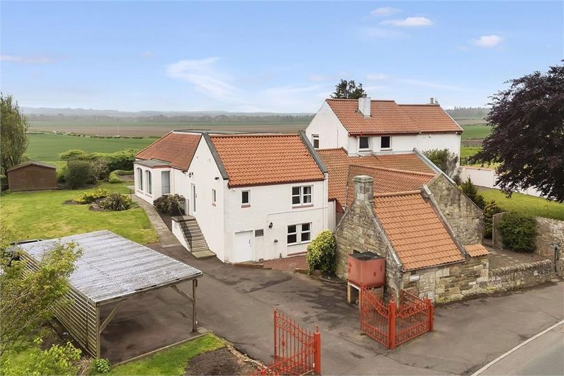 East Lothian country villa with snooker hall, sauna and heated pool ...