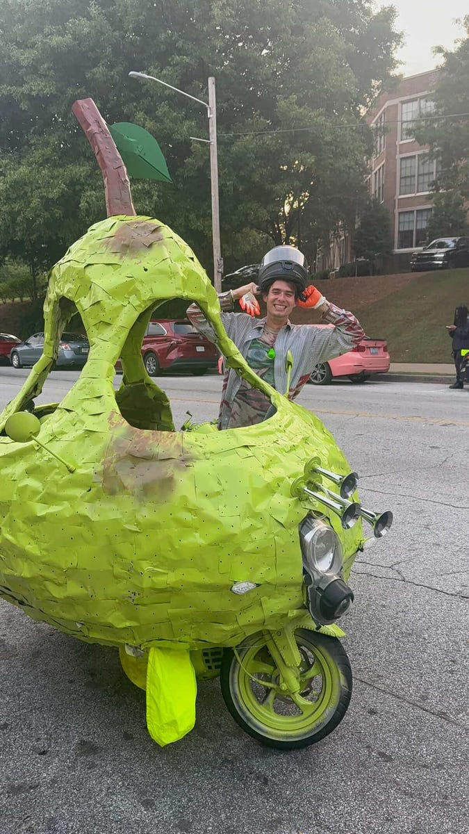 This Florida man is taking his pear-shaped moped on a summer cross ...