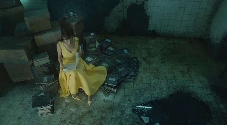 Ariana Grande's music video dress squeezes more juice out of the lemon ...