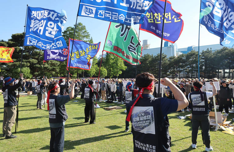 Hyundai and Toyota unions take opposite paths in crisis response