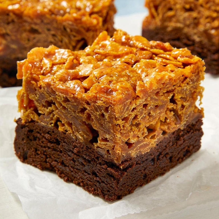 Caramel crunch cornflake brownies