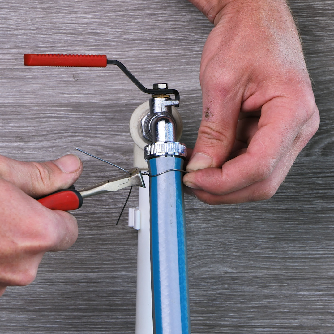 How to fix a loose hose in seconds 🔧