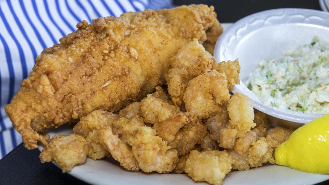 12 chain restaurants serving standout fried fish
