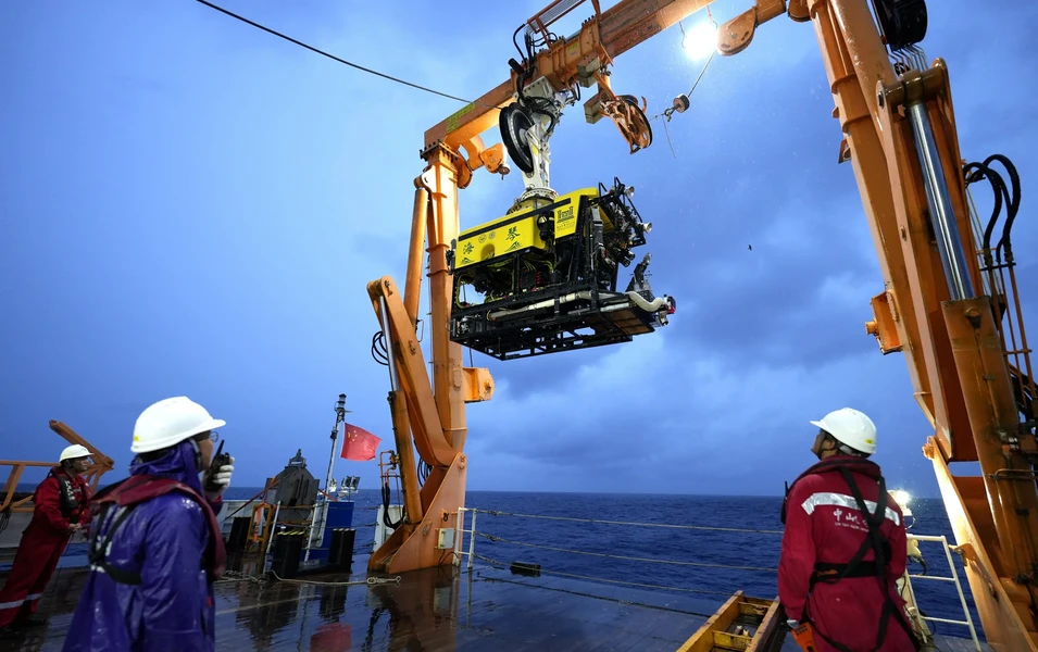 Chinese team finds 32 thriving species in deepest ocean trenches