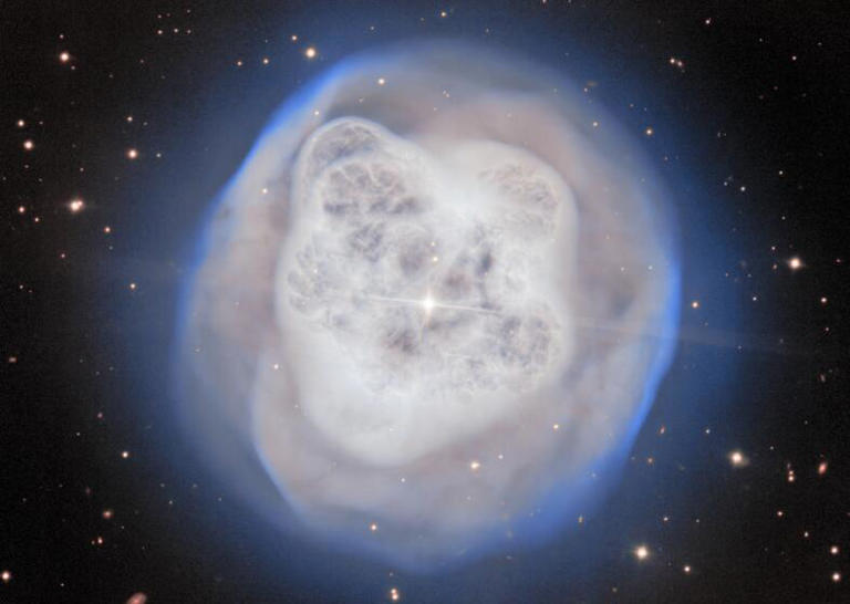 Dying star resembles a billowing crystal ball in new telescope photo