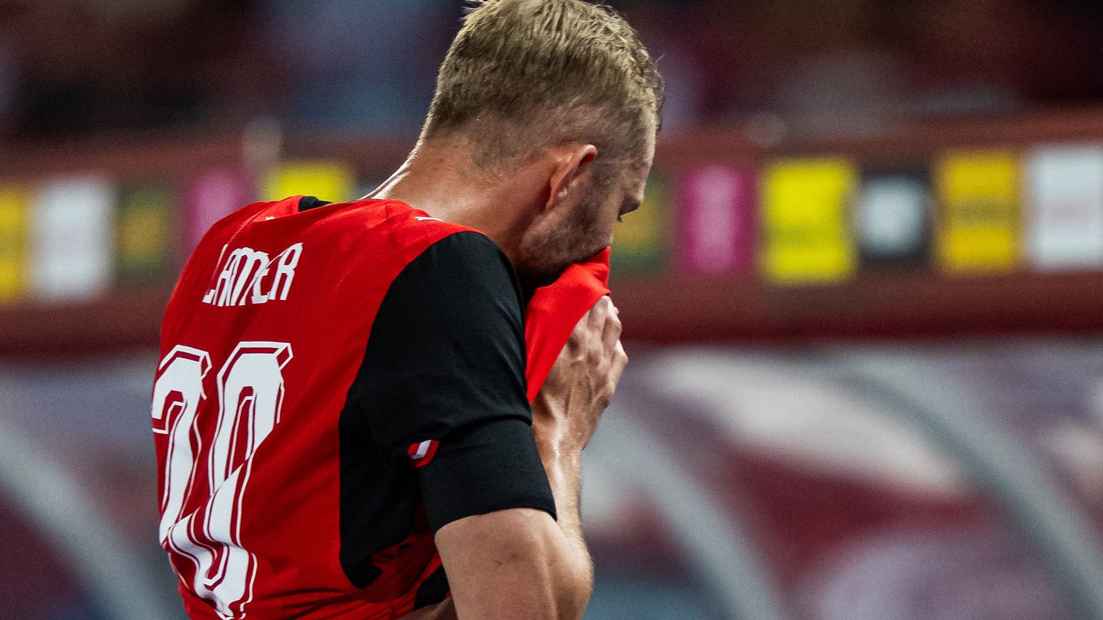 Bayern-Star Laimer fliegt nach VAR-Eingriff - BVB-Star Sabitzer trifft ...