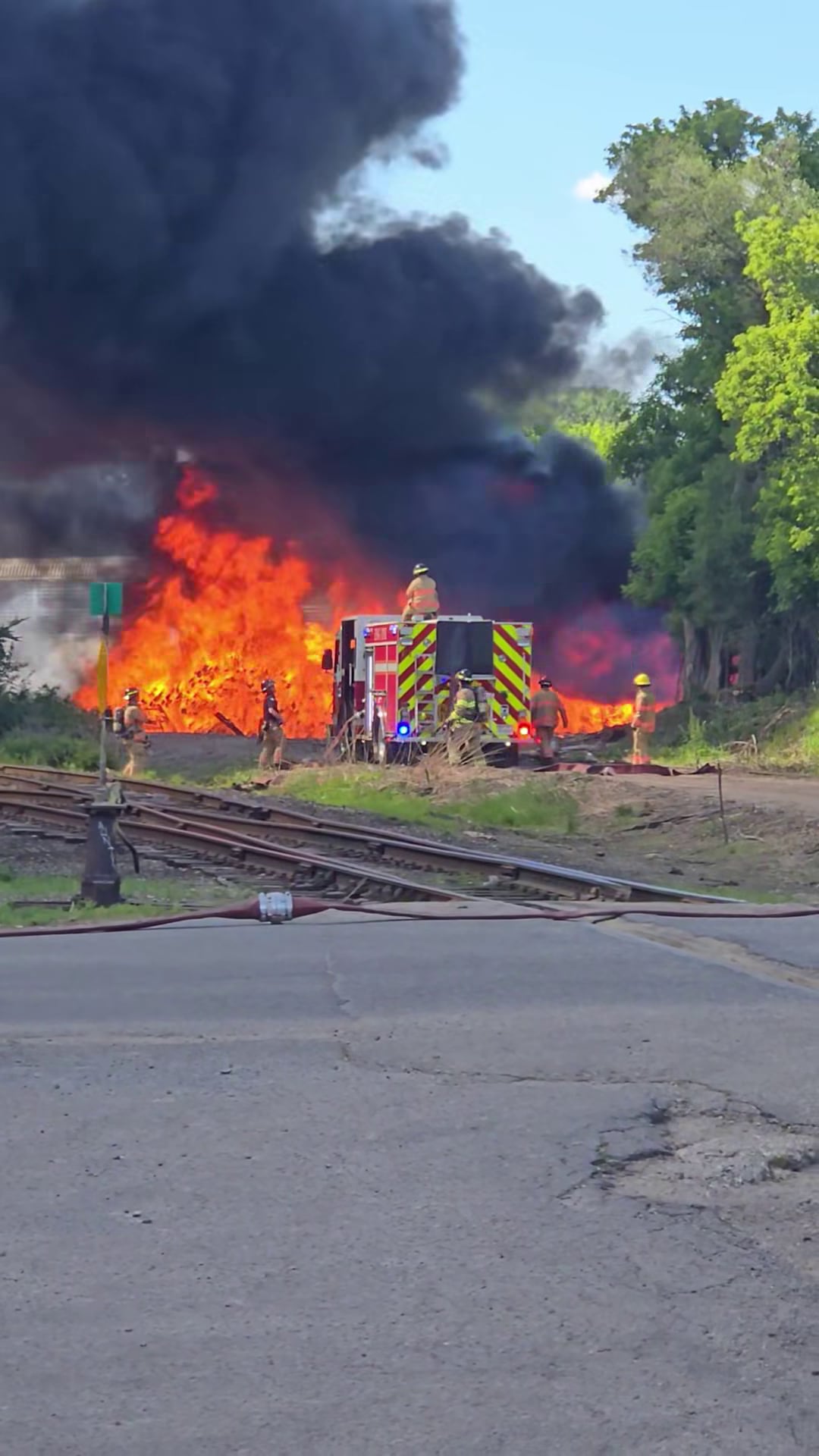Watch fire crews fight massive blaze near rail yard in London, Ont.