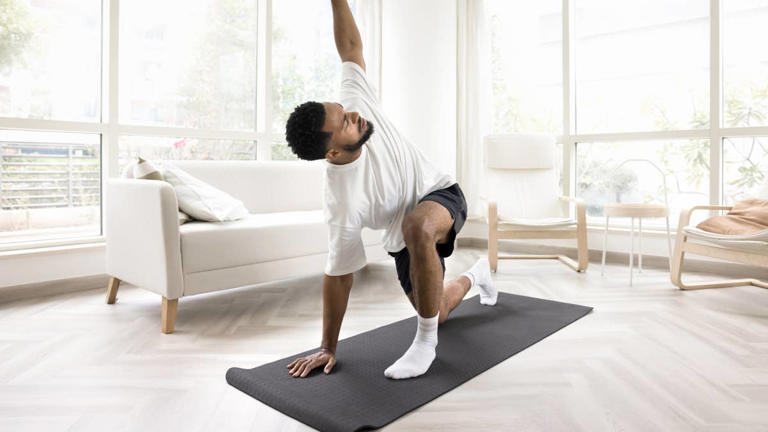 Simple 10-minute mobility routine for deskbound men over 40
