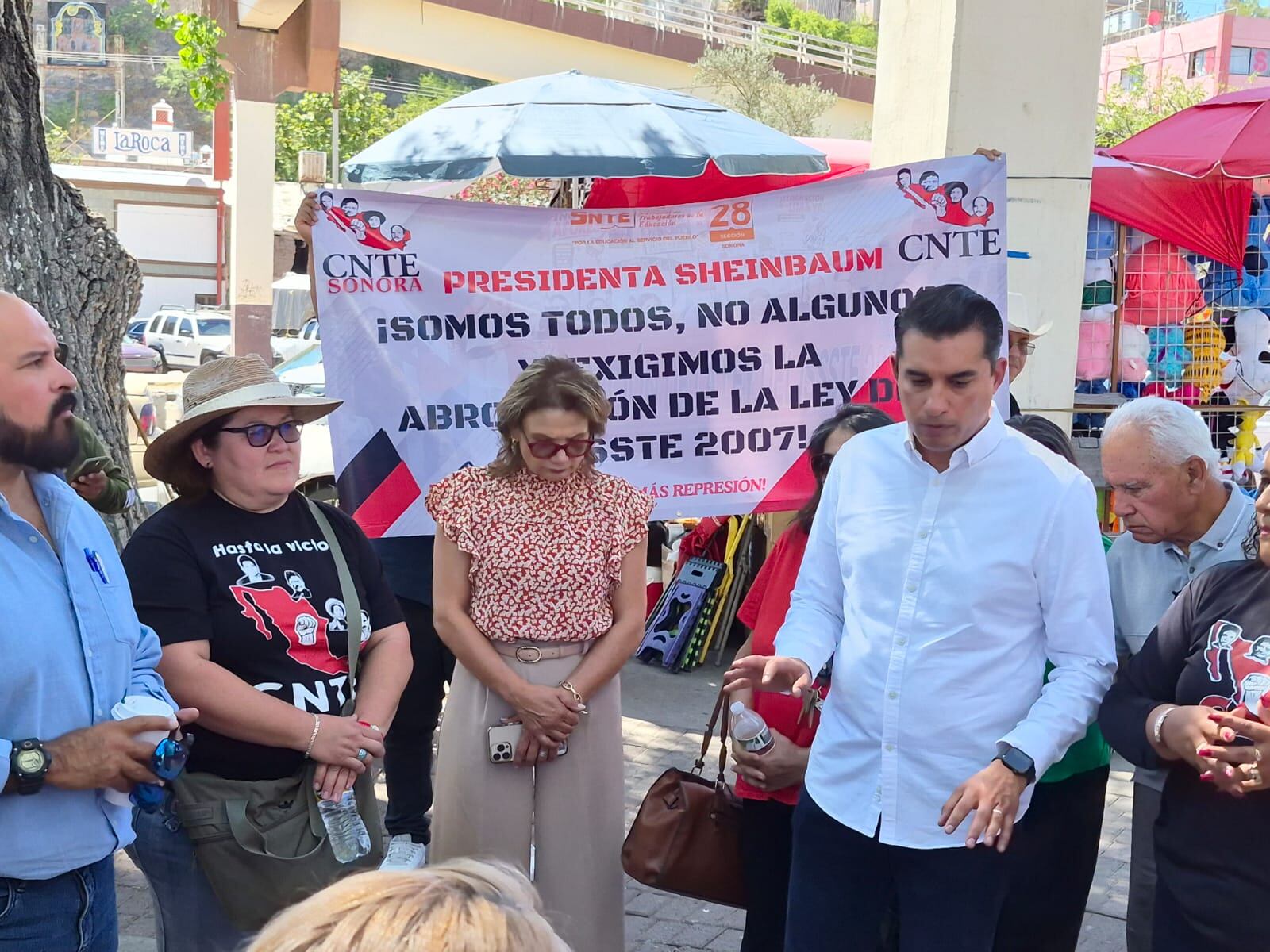 Fracasan negociaciones con maestros en Nogales; bloquean garita Dennis ...