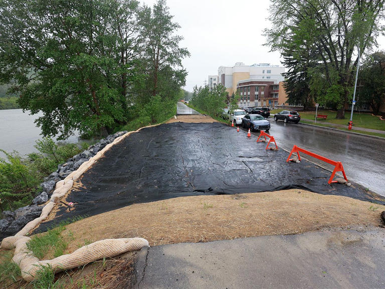 As rain falls and rivers rise, Calgary leans on new flood defences
