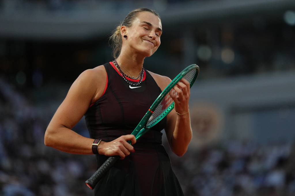 Aryna Sabalenka ends Naomi Osaka's fashion show in Paris and advances ...