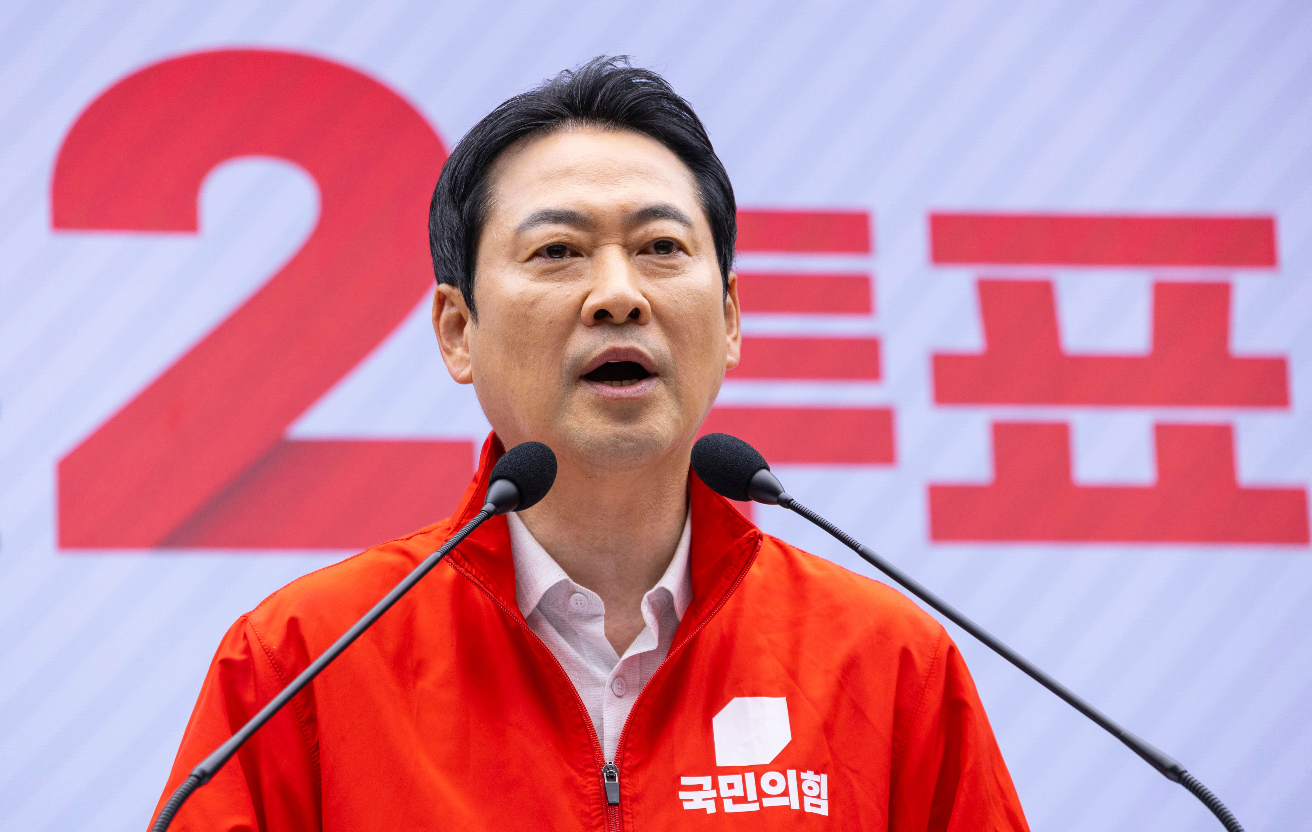 People Power Party leader urges vote to halt economic destruction