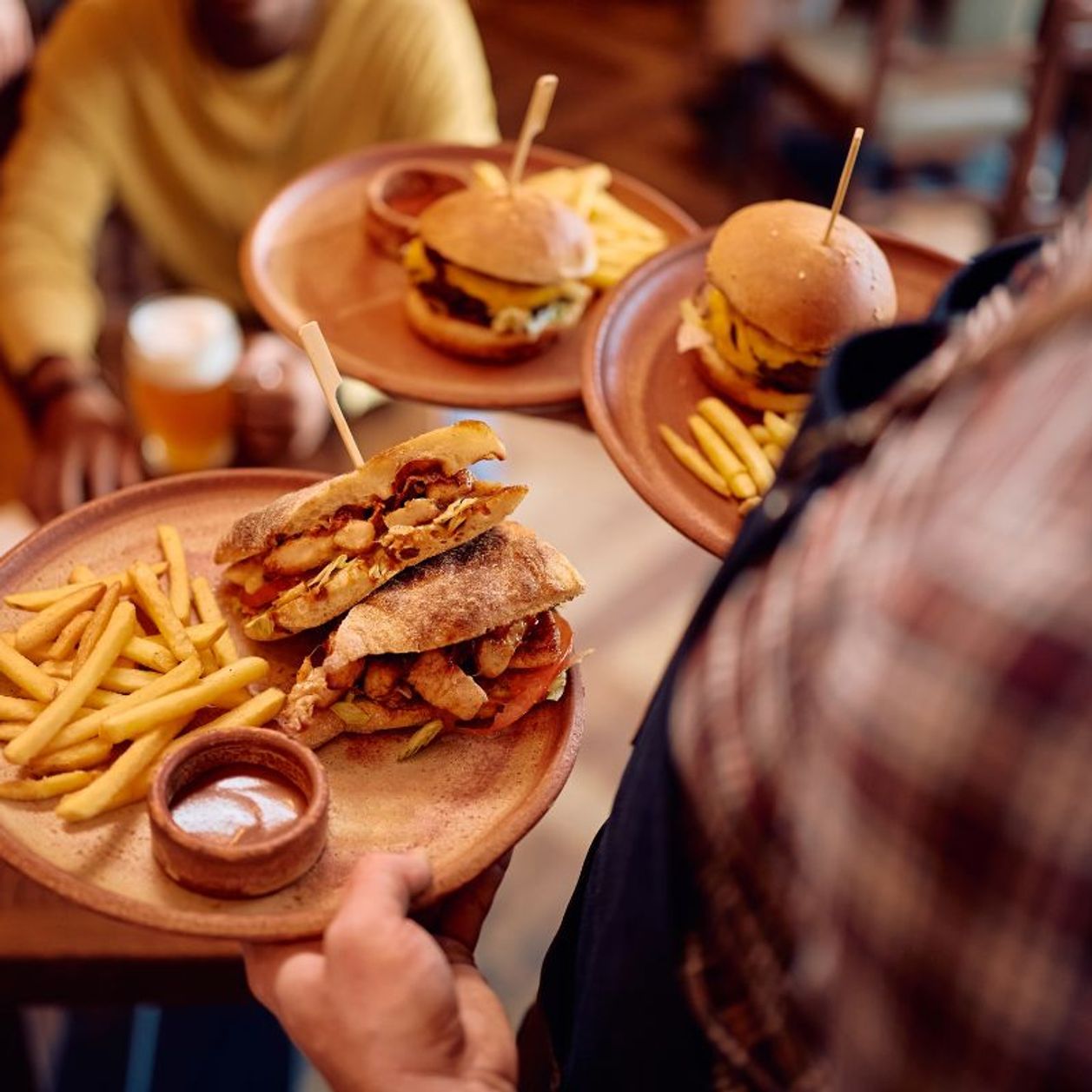 Moins d’un an après son ouverture, le fast-food de ce célèbre youtubeur ...