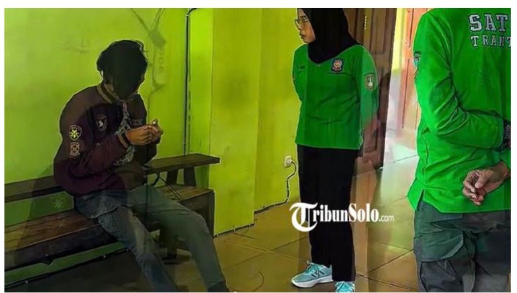 Kronologi pria asal Karanganyar terekam CCTV pamer alat vital di ...