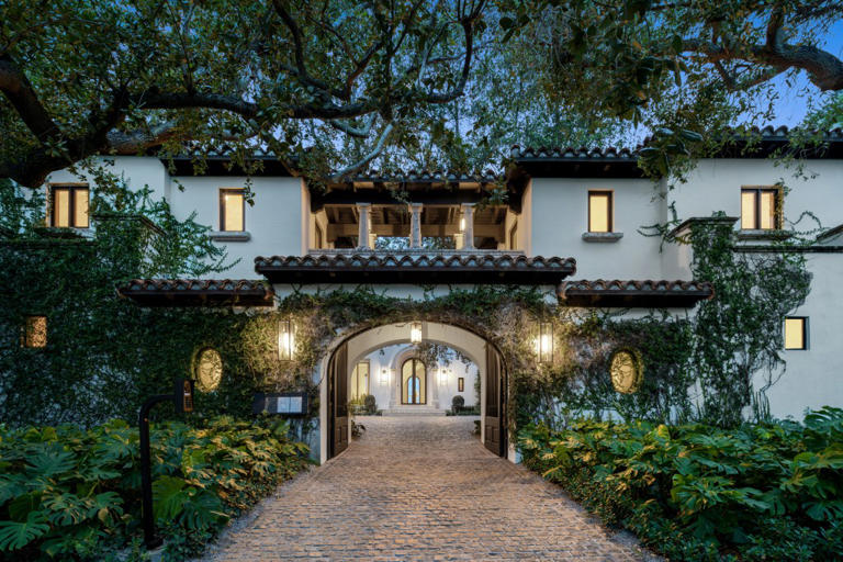 Miami Beach mansion sells for $27M in an all-cash deal — after last ...