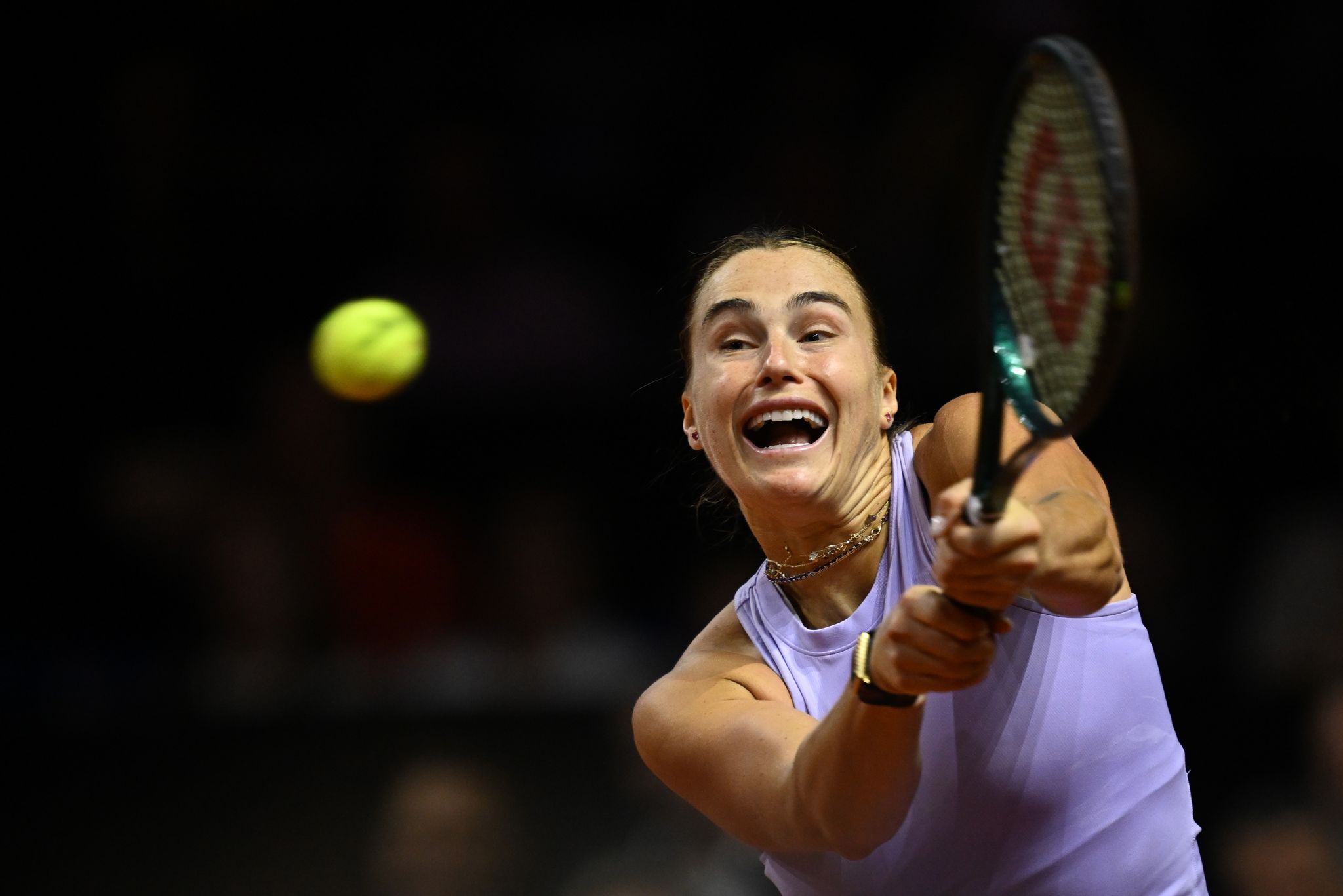 Aryna Sabalenka defeats Naomi Osaka under the lights at Roland Garros