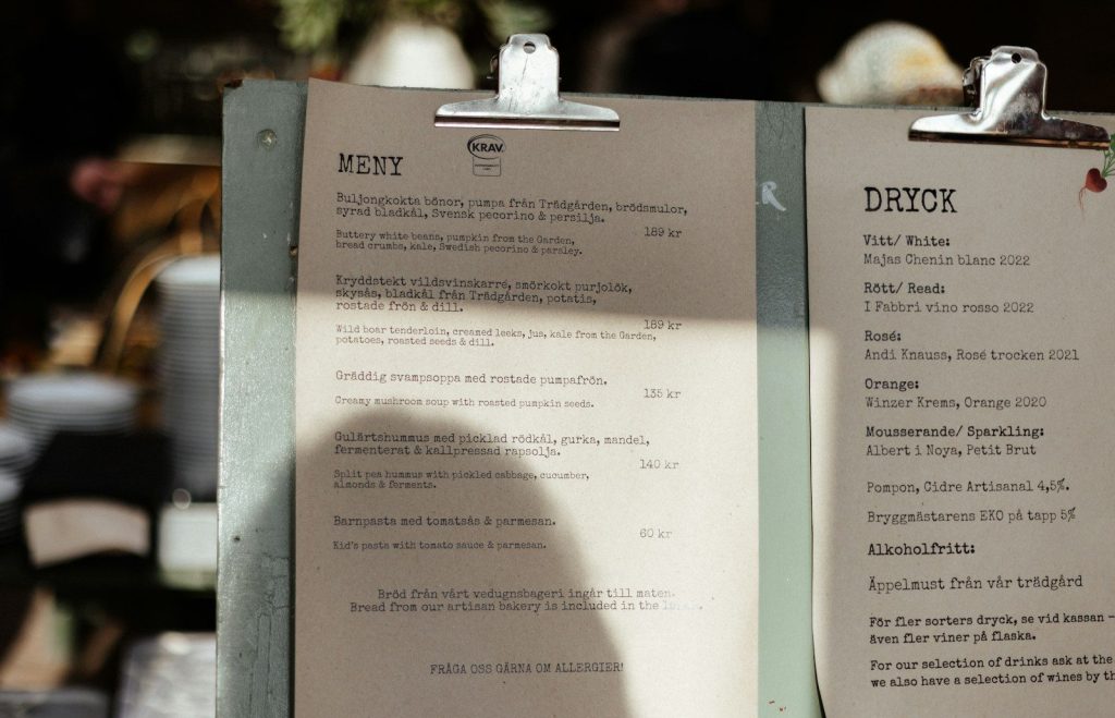 8 simple tips for eating out without breaking the bank