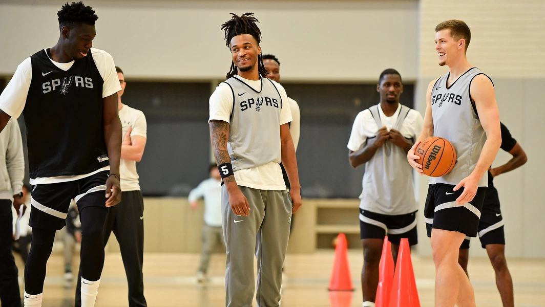 Popovich’s presence looms as Spurs face Knicks in Finals